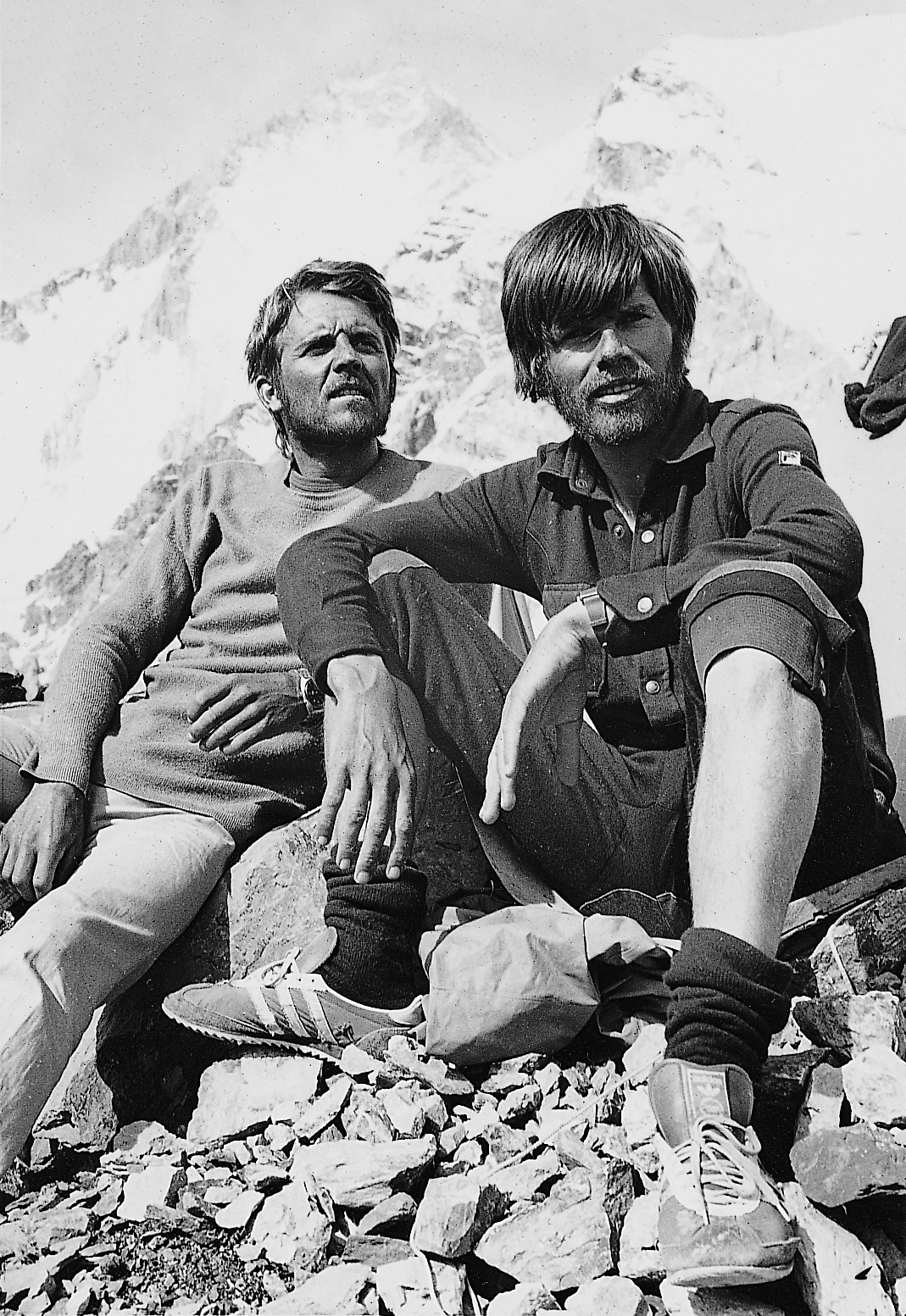 Peter-Habeler-und-Reinhold-Messner-nach-der-Besteigung-des-Hidden-Peak ...